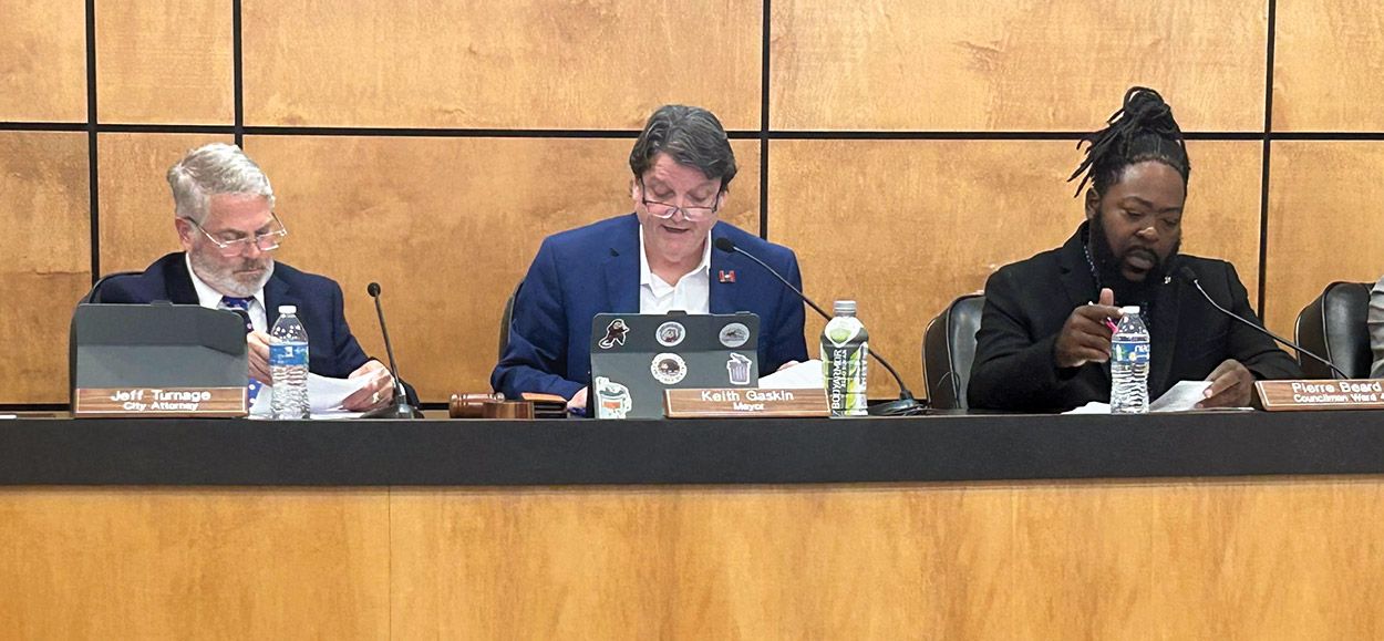 Mayor returns to work after 2-week health absence - The Dispatch