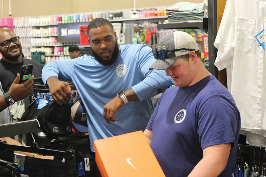New shoes, new opportunities: Titans star sponsors youth shopping spree ...
